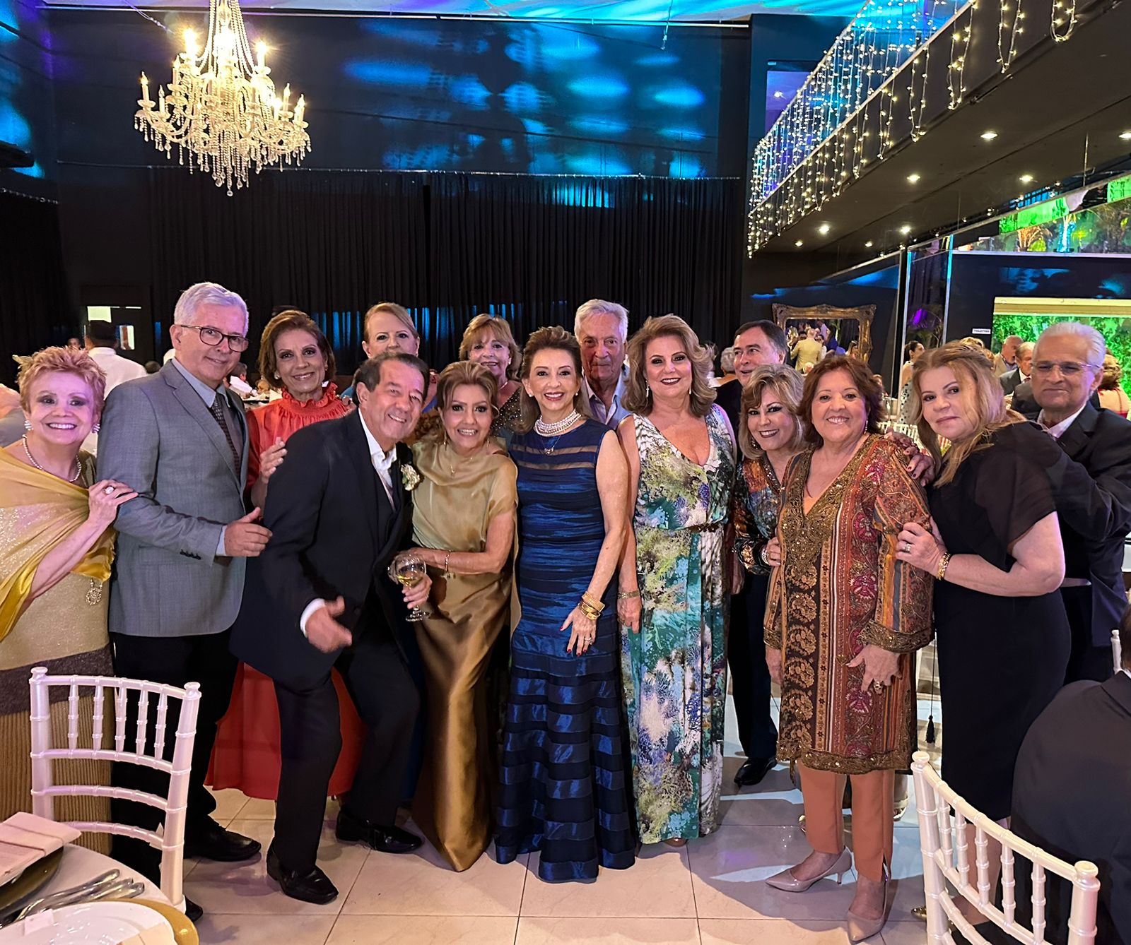 A elegante celebração das Bodas de Ouro de Marília Borges e Ronaldo ...
